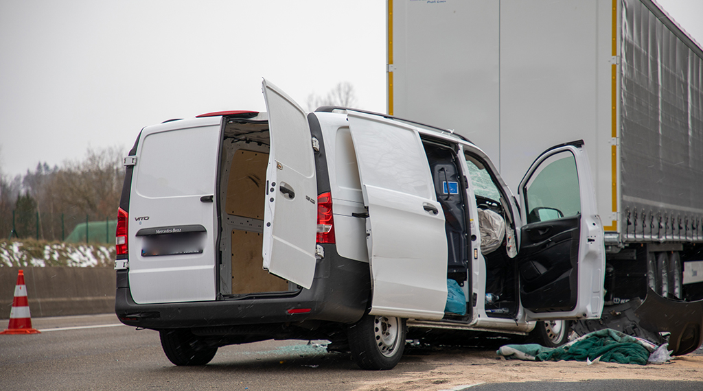 Unfälle auf der A7 – Transporter kracht am Stauende in Lkw - fuldainfo.de